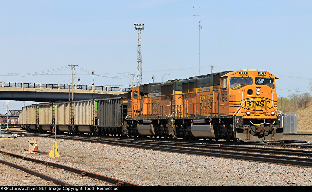 BNSF 8809
